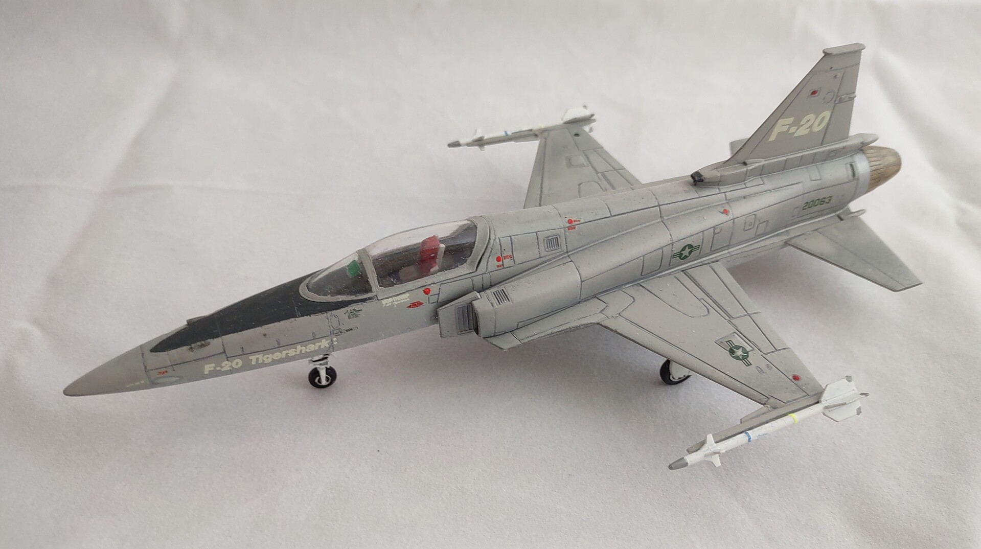 F-20 Tigershark -- Plastic Model Airplane Kit -- 1/72 Scale -- #00233 pictures by differt1