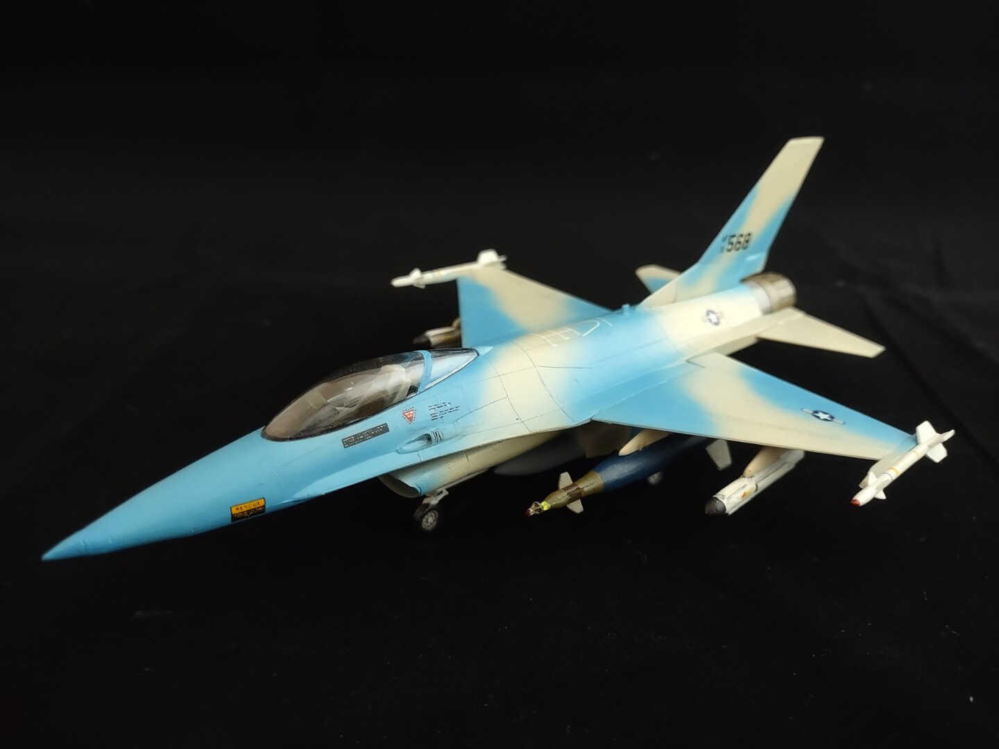 GD YF16A Falcon USAF Fighter -- Plastic Model Airplane Kit -- 1/72 ...