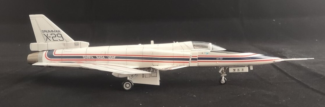 X-29 -- Plastic Model Airplane Kit -- 1/72 Scale -- #00243 pictures by ...