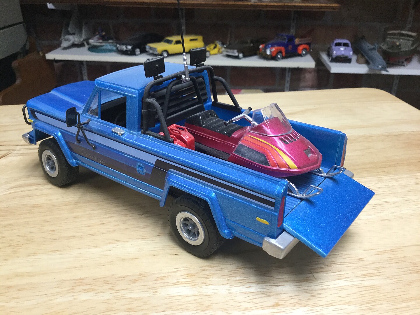 1980 Jeep Honcho Ice Patrol -- Plastic Model Truck Kit -- 1/25 Scale ...