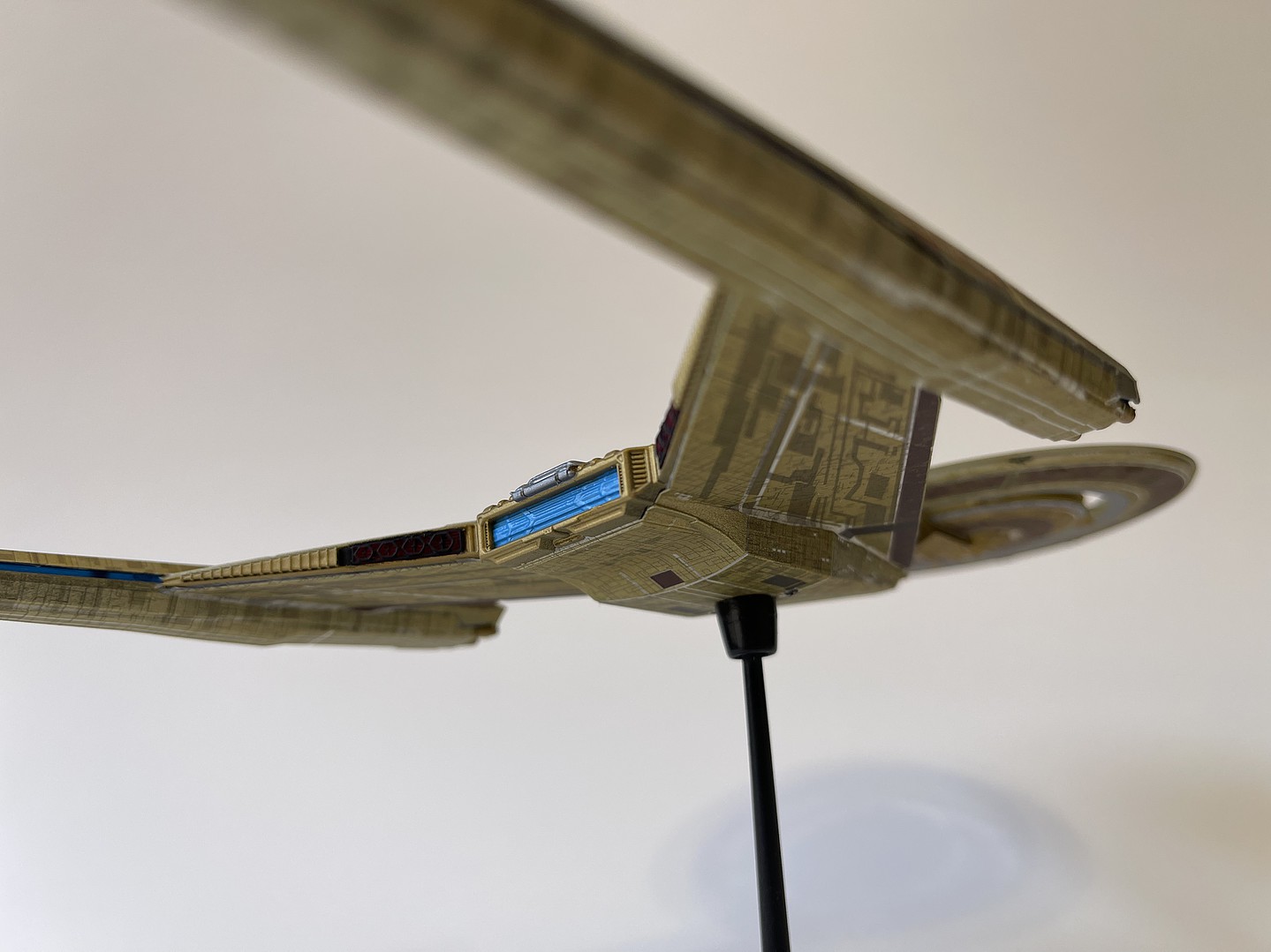 Star Trek USS Discovery -- Plastic Model Spacecraft kit -- 1/2500 Scale ...