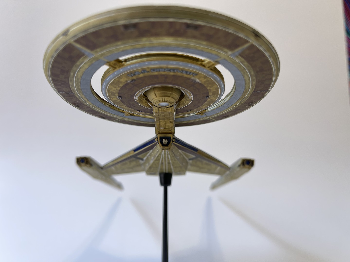 Star Trek USS Discovery -- Plastic Model Spacecraft kit -- 1/2500 Scale ...