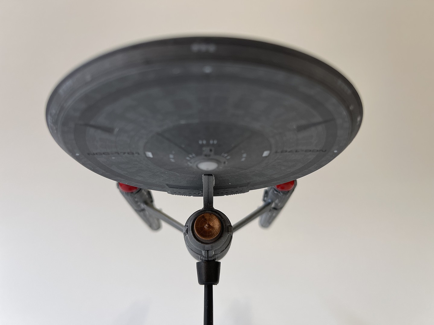Star Trek Discovery Series USS Enterprise -- Plastic Model Spacecraft ...