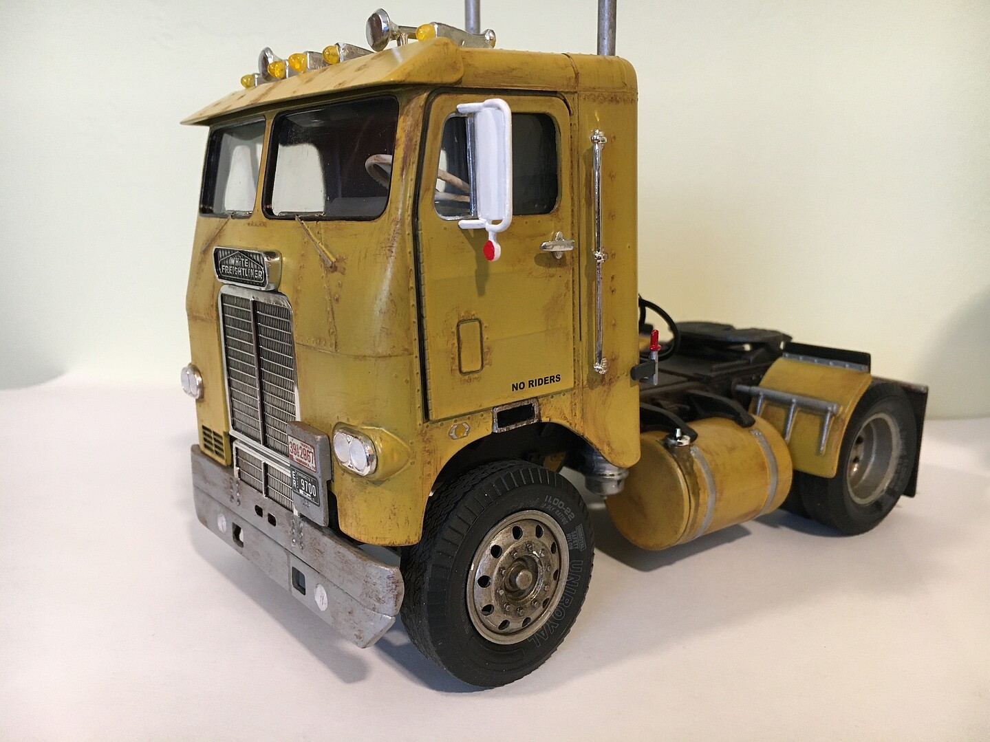 White Freightliner 2-in-1 SC/DD Cabover Pictures