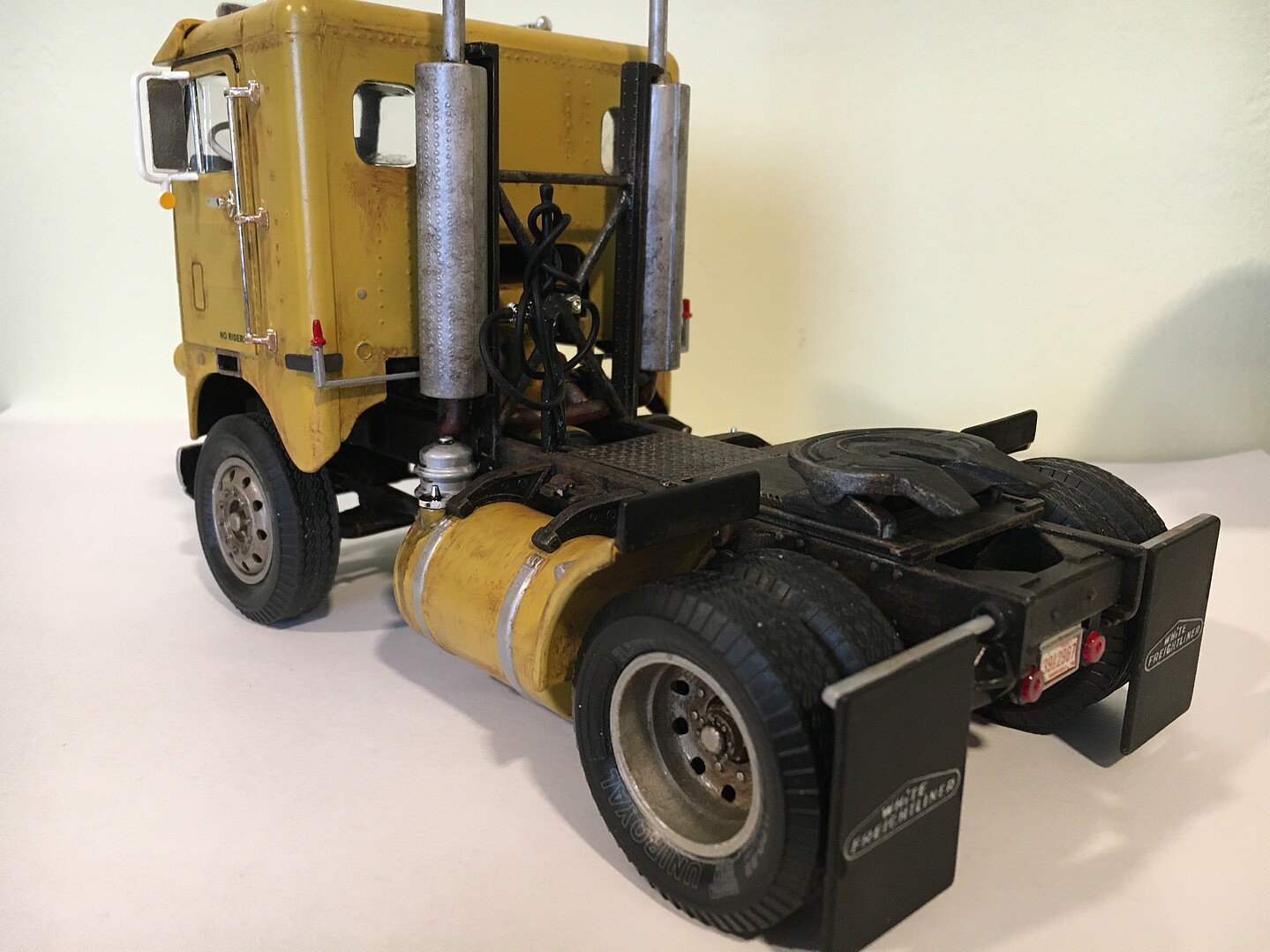 White Freightliner 2-in-1 SC/DD Cabover Pictures