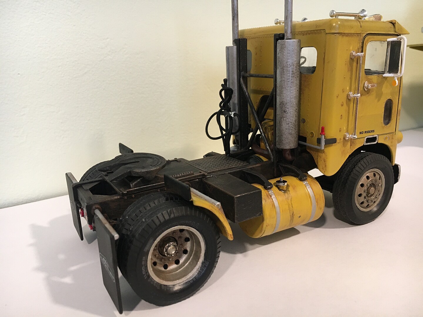 White Freightliner 2-in-1 SC/DD Cabover Pictures