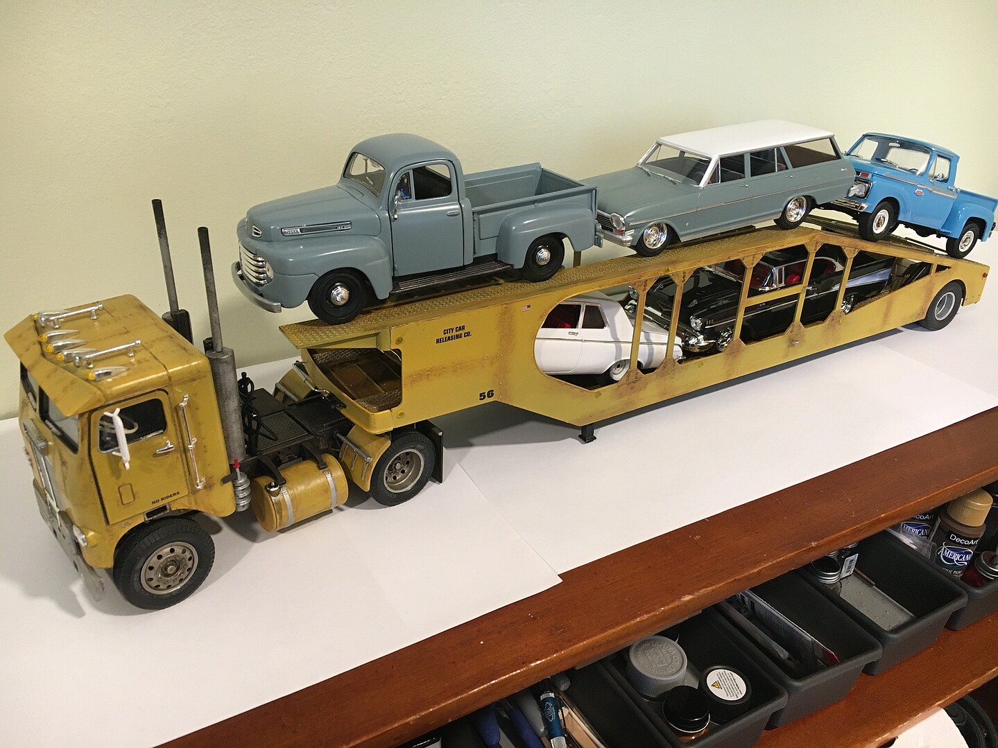 White Freightliner 2-in-1 SC/DD Cabover Pictures