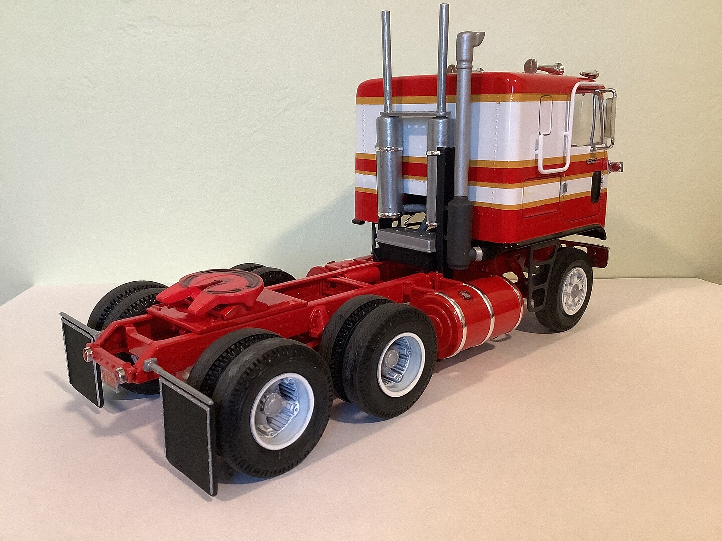 GNC Astro 95 Semi Tractor -- Plastic Model Car Kit -- 1/25 Scale ...