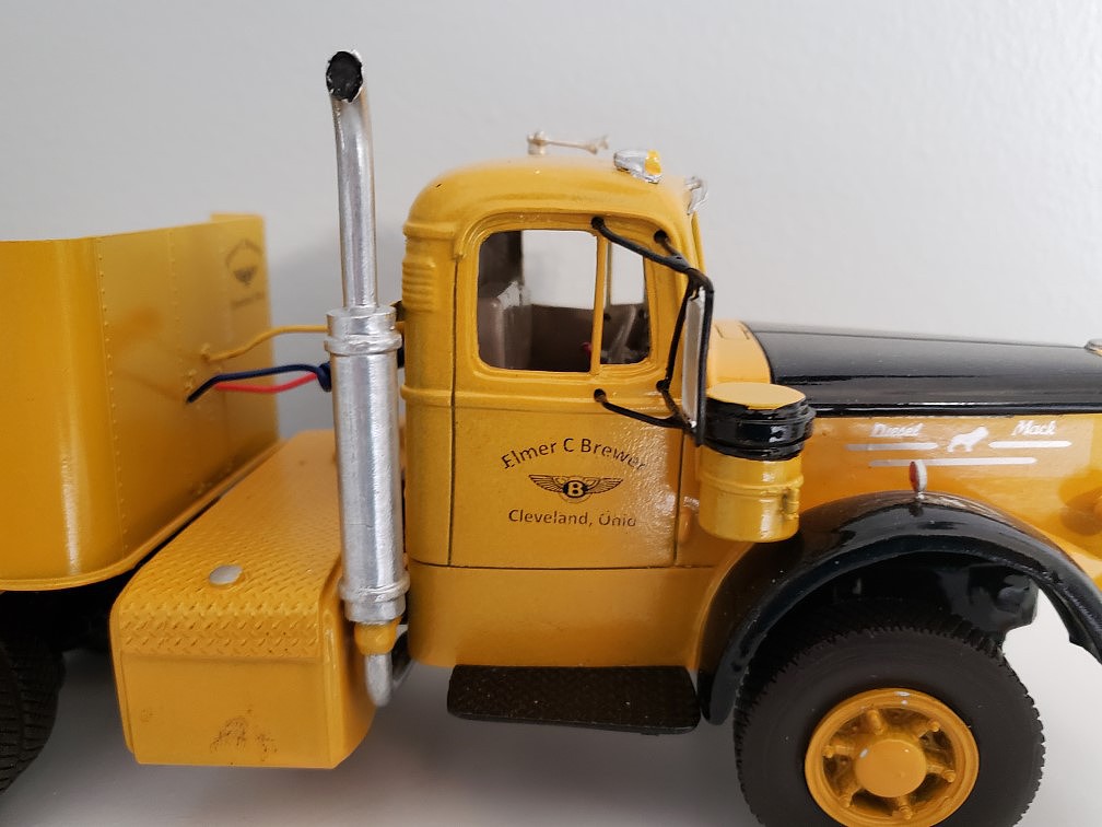 'Double Header' Van Trailers -- Plastic Model Vehicle Kit -- 1/25 Scale ...