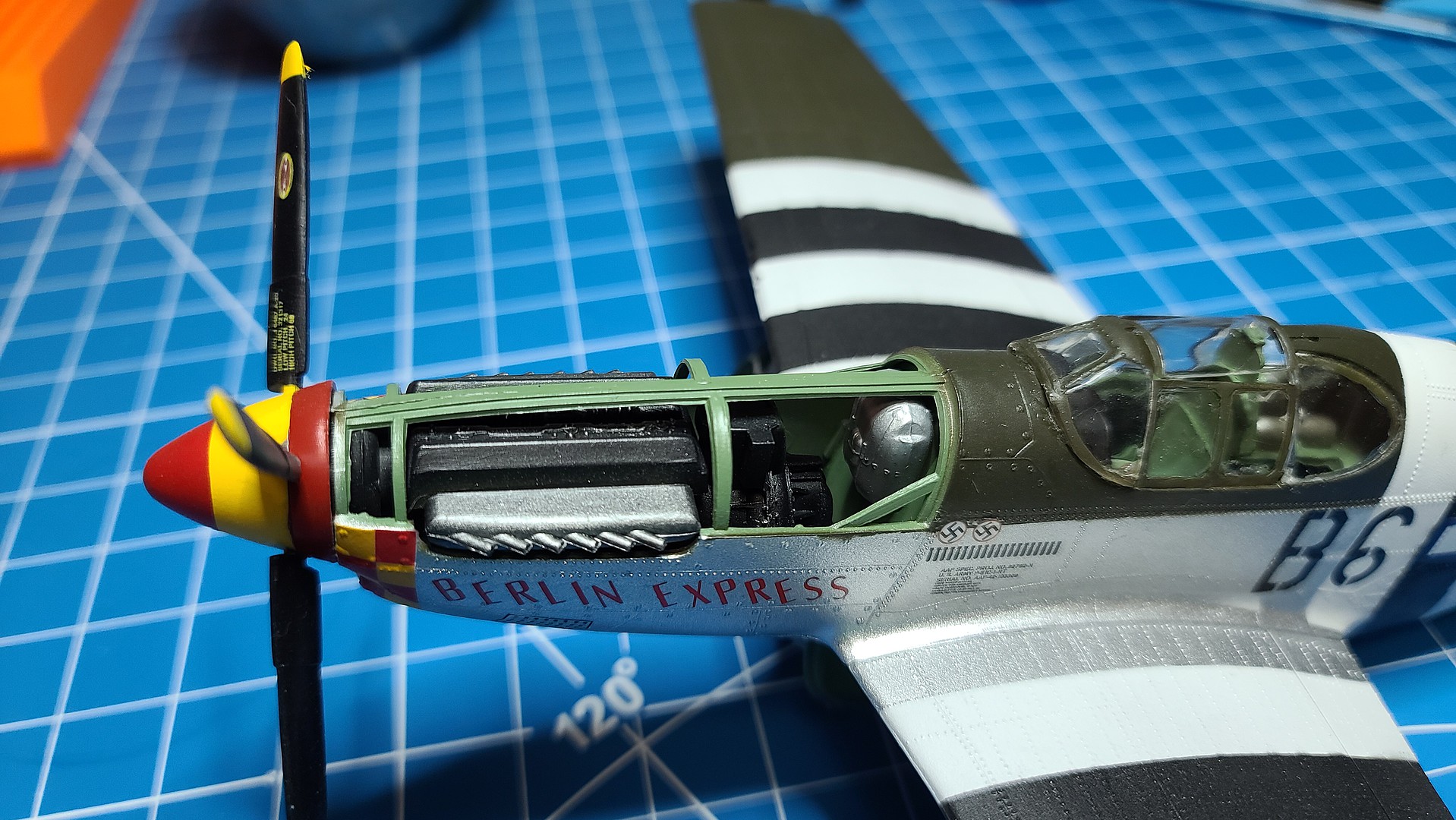 P-51B Mustang -- Plastic Model Airplane Kit -- 1/32 Scale -- #855535 ...