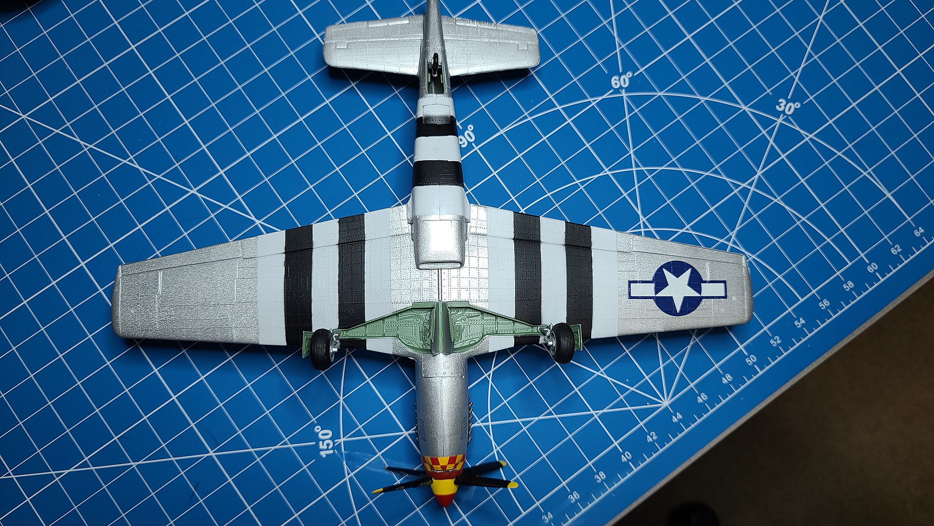 P-51B Mustang -- Plastic Model Airplane Kit -- 1/32 Scale -- #855535 ...