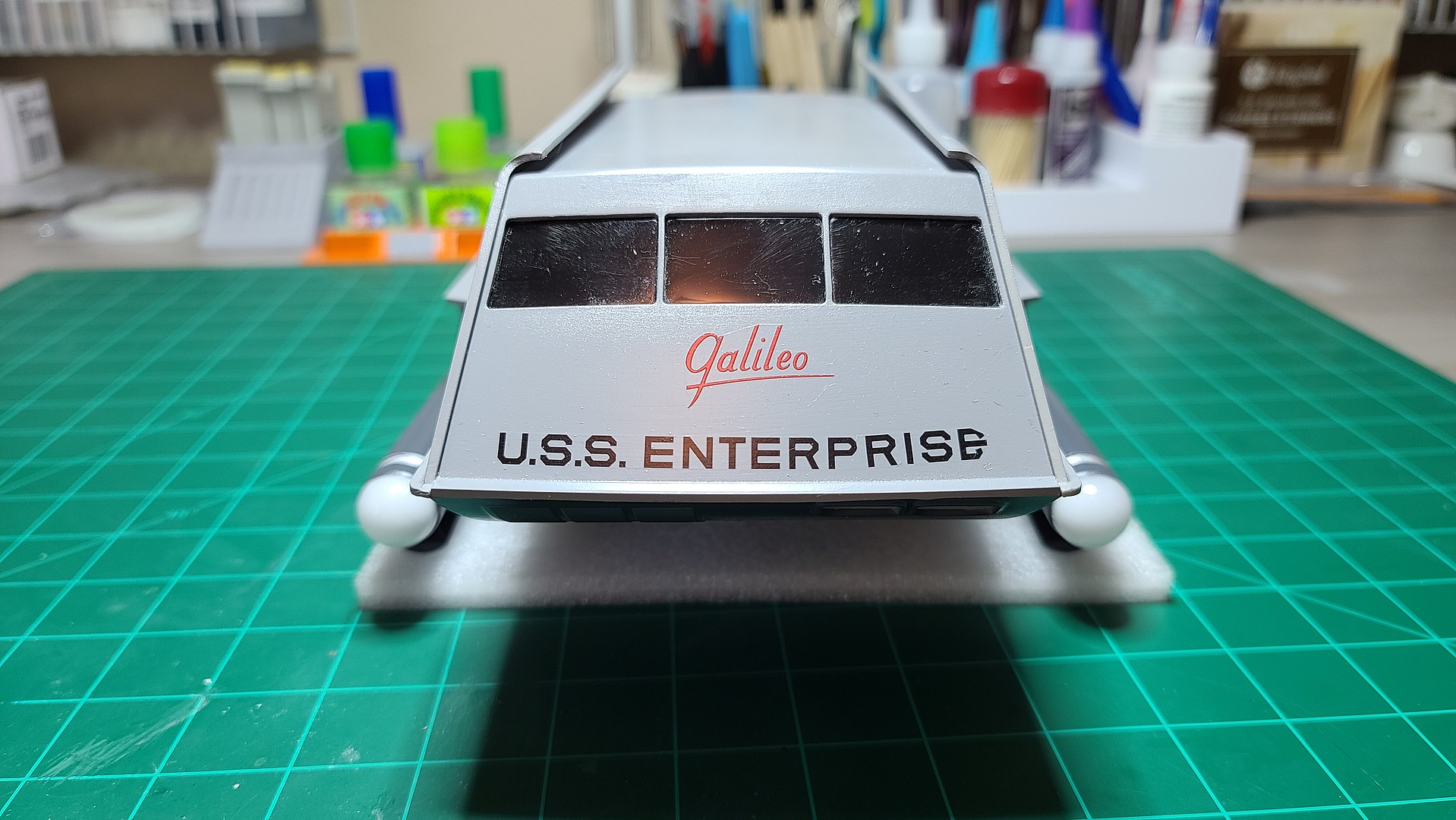Star Trek Galileo Shuttlecraft -- Plastic Model Spacecraft kit -- 1/32 ...