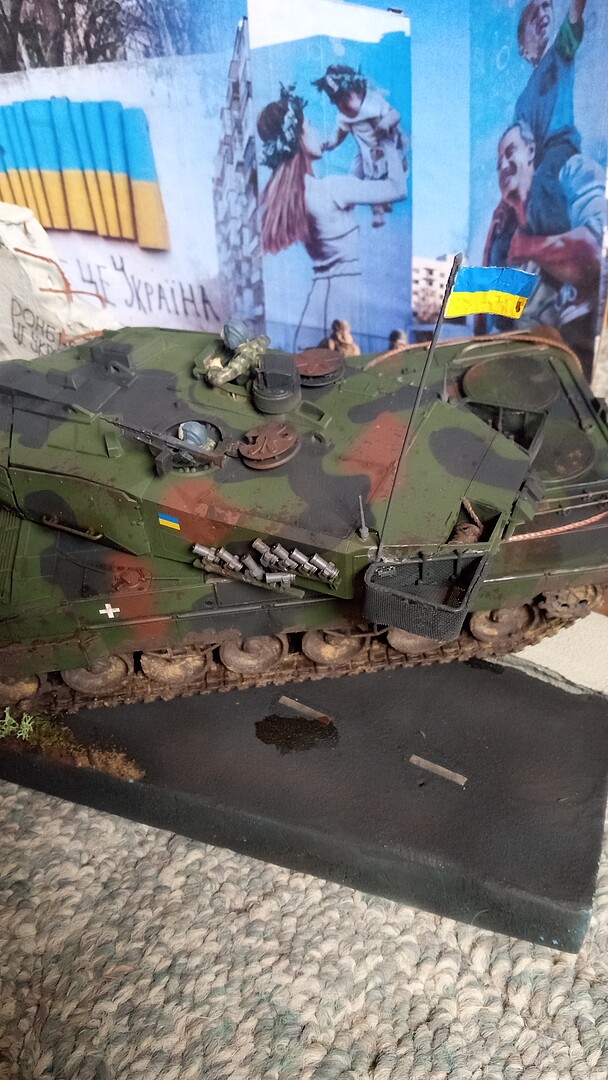 Leopard 2 A6 Ukraine Tank -- Plastic Model Military Vehicle Kit -- 1/35 ...