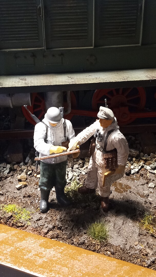 German WR360 C12 Armored Locomotive -- Plastic Model Train Kit -- 1/35 ...