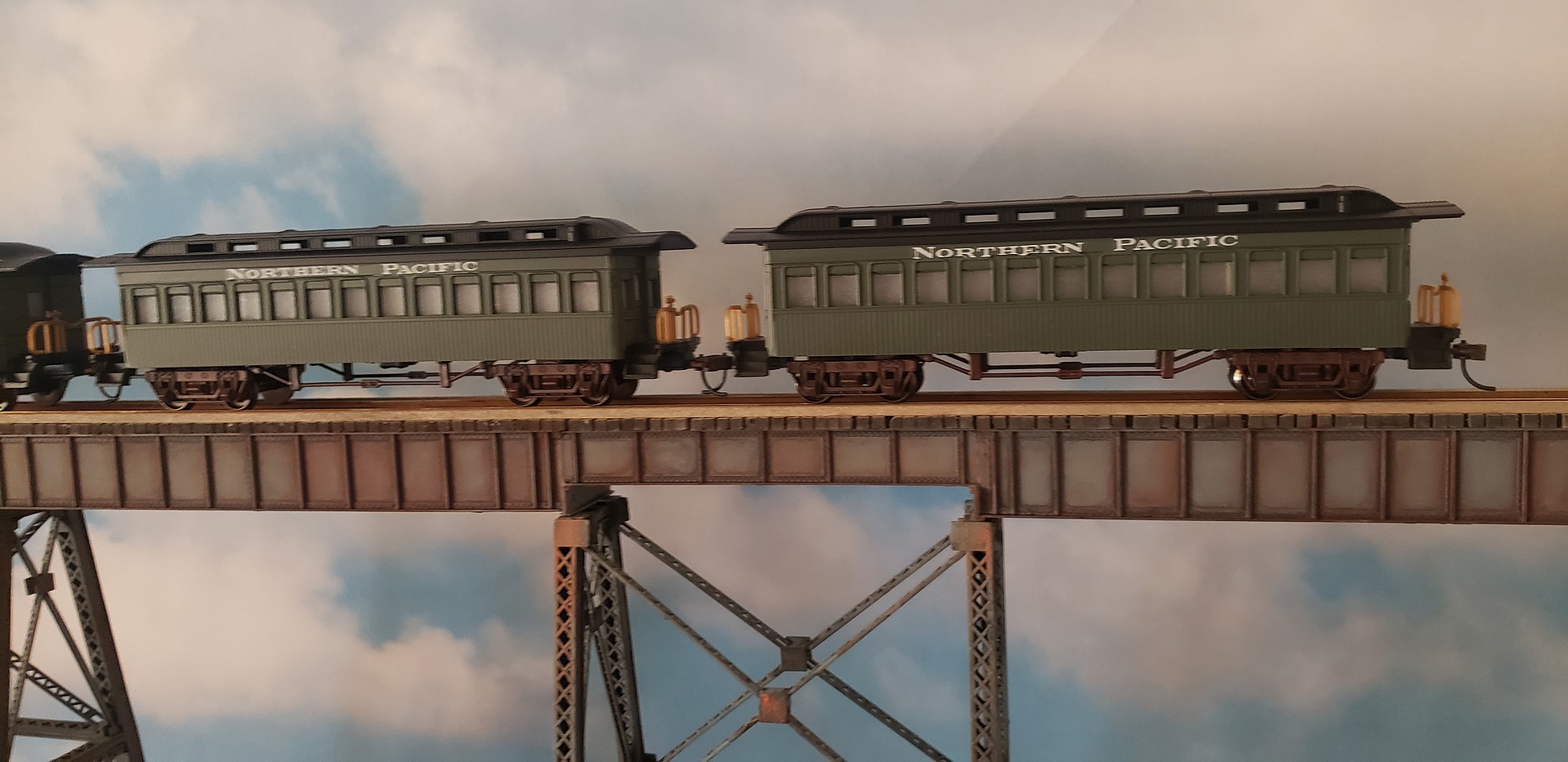 1860-1880 Coach Painted/Unlettered Green -- HO Scale Model Train ...