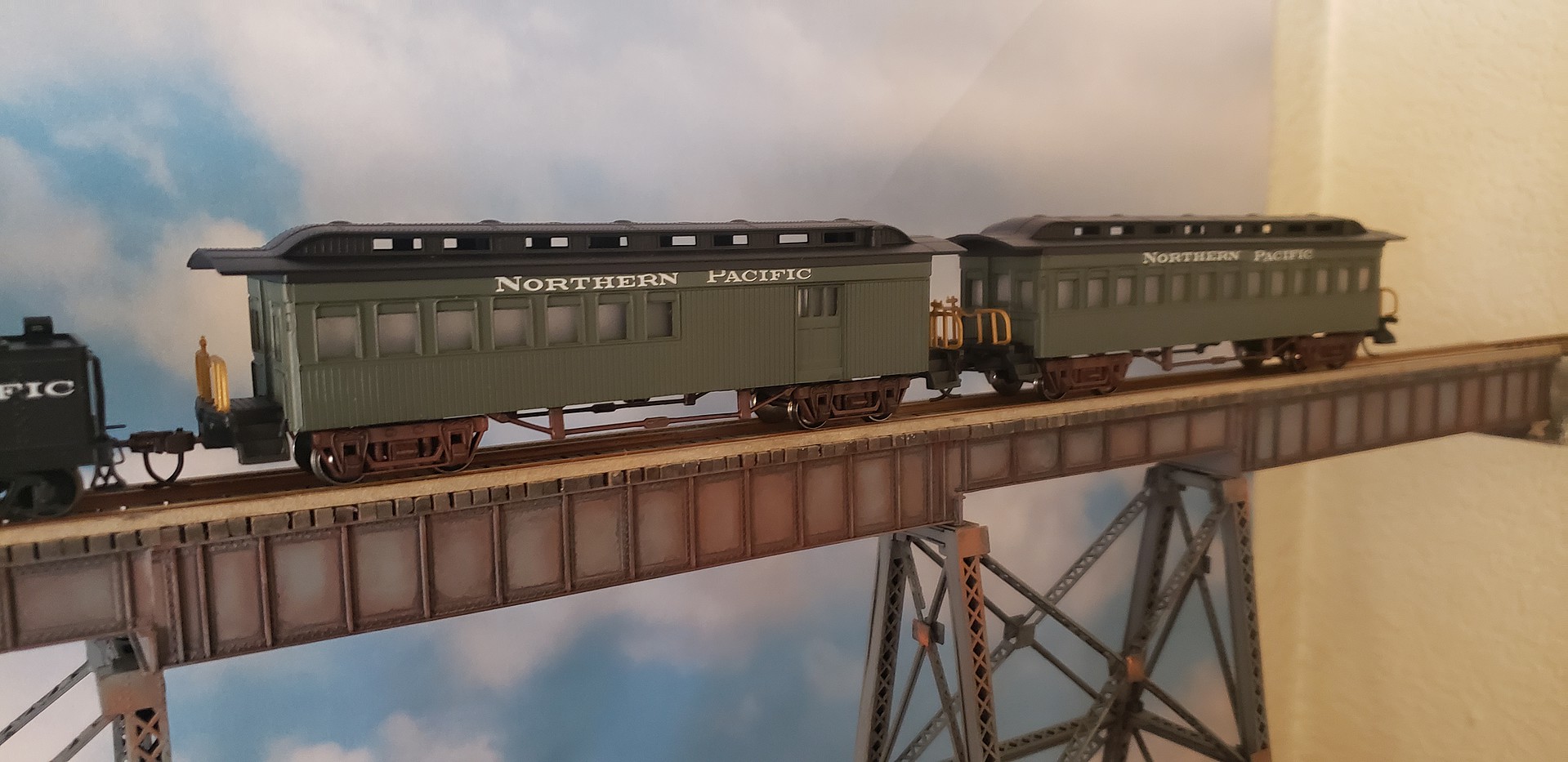 1860-1880 Coach Painted/Unlettered Green -- HO Scale Model Train ...