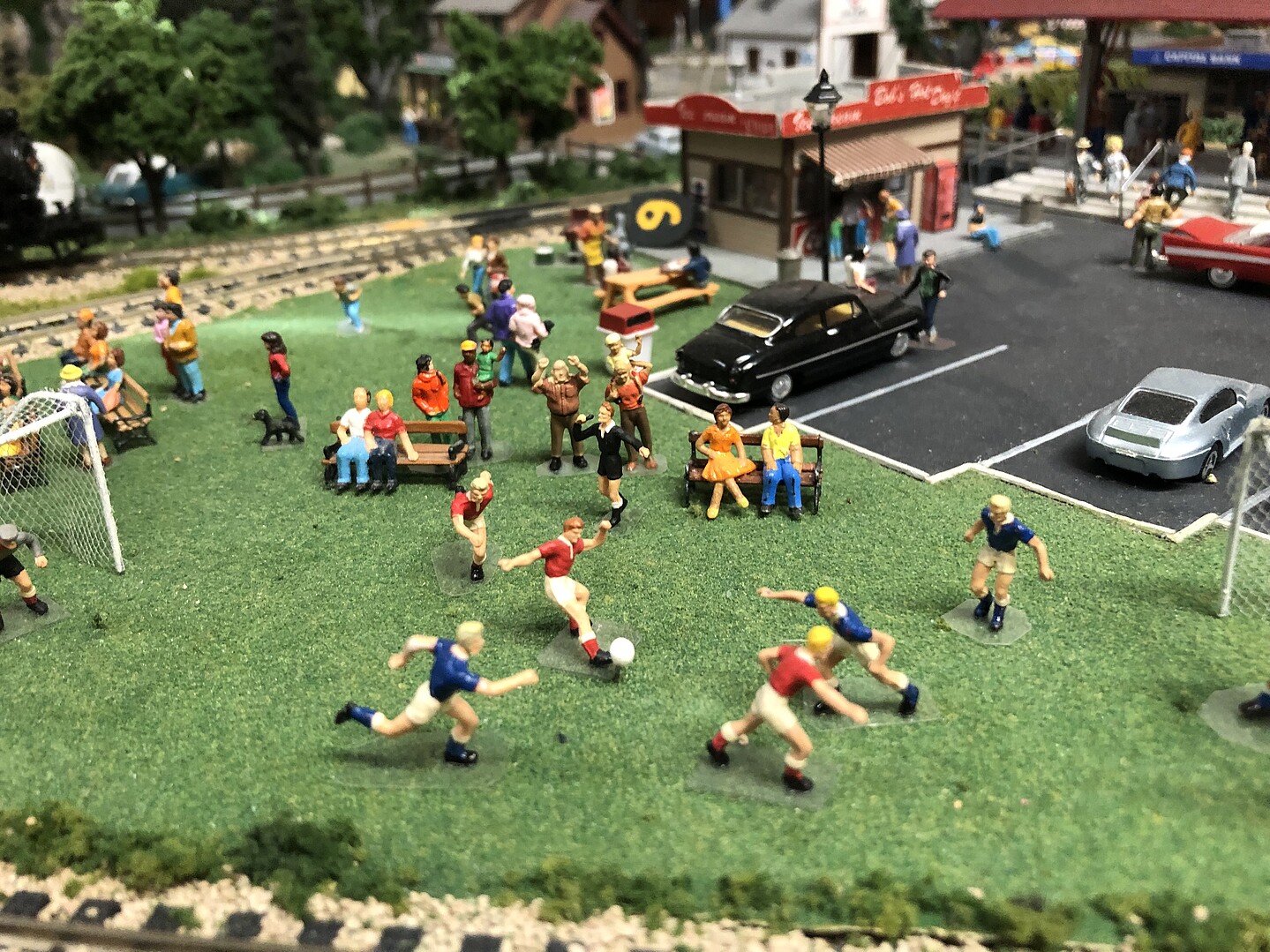 Scenic Accents People (16) -- HO Scale Model Railroad Figure -- #a1958 pictures by mikepcse