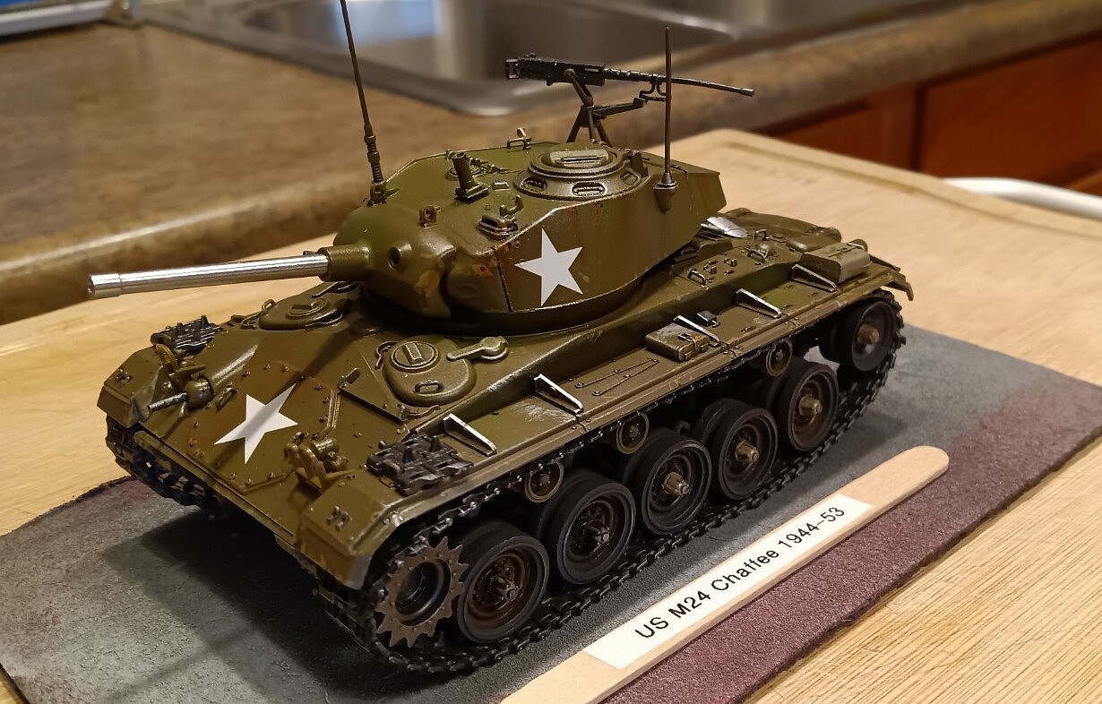 US Light Tank M24 Chaffee -- Plastic Model Military Vehicle Kit -- 1/35 ...