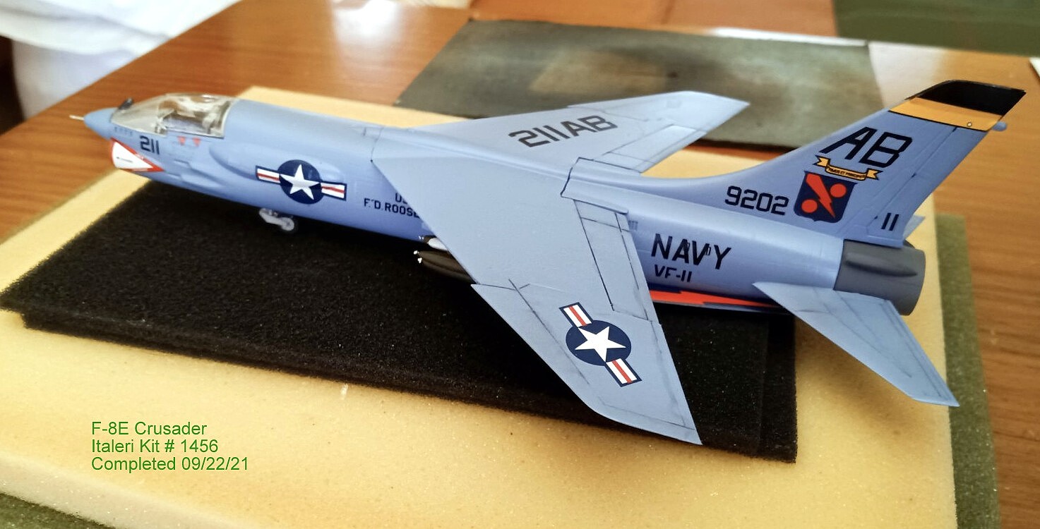 F-8E Crusader -- Plastic Model Airplane Kit -- 1/72 Scale -- #00339 ...