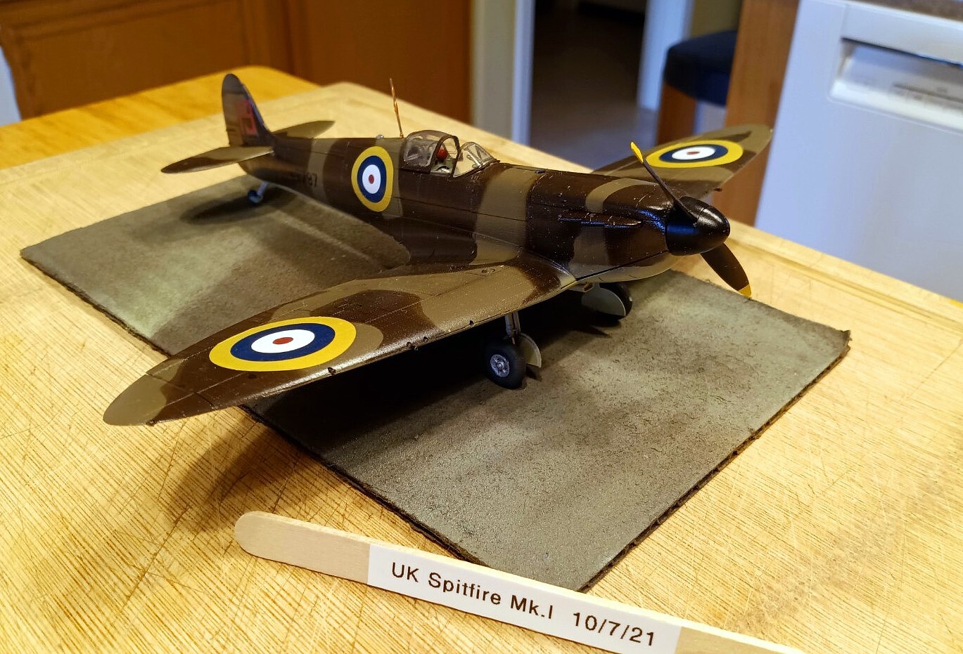 Supermarine Spitfire MK1 Fighter Aircraft -- Plastic Model Airplane Kit ...