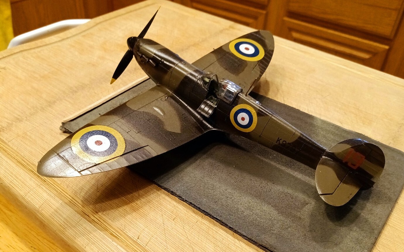 Supermarine Spitfire MK1 Fighter Aircraft -- Plastic Model Airplane Kit ...