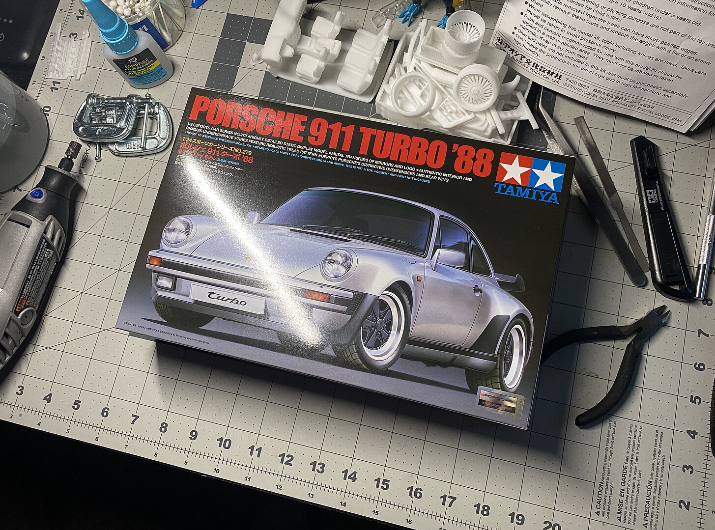 Porsche 911 Turbo 1988 Sportscar Coupe -- Plastic Model Car Kit -- 1/24 ...