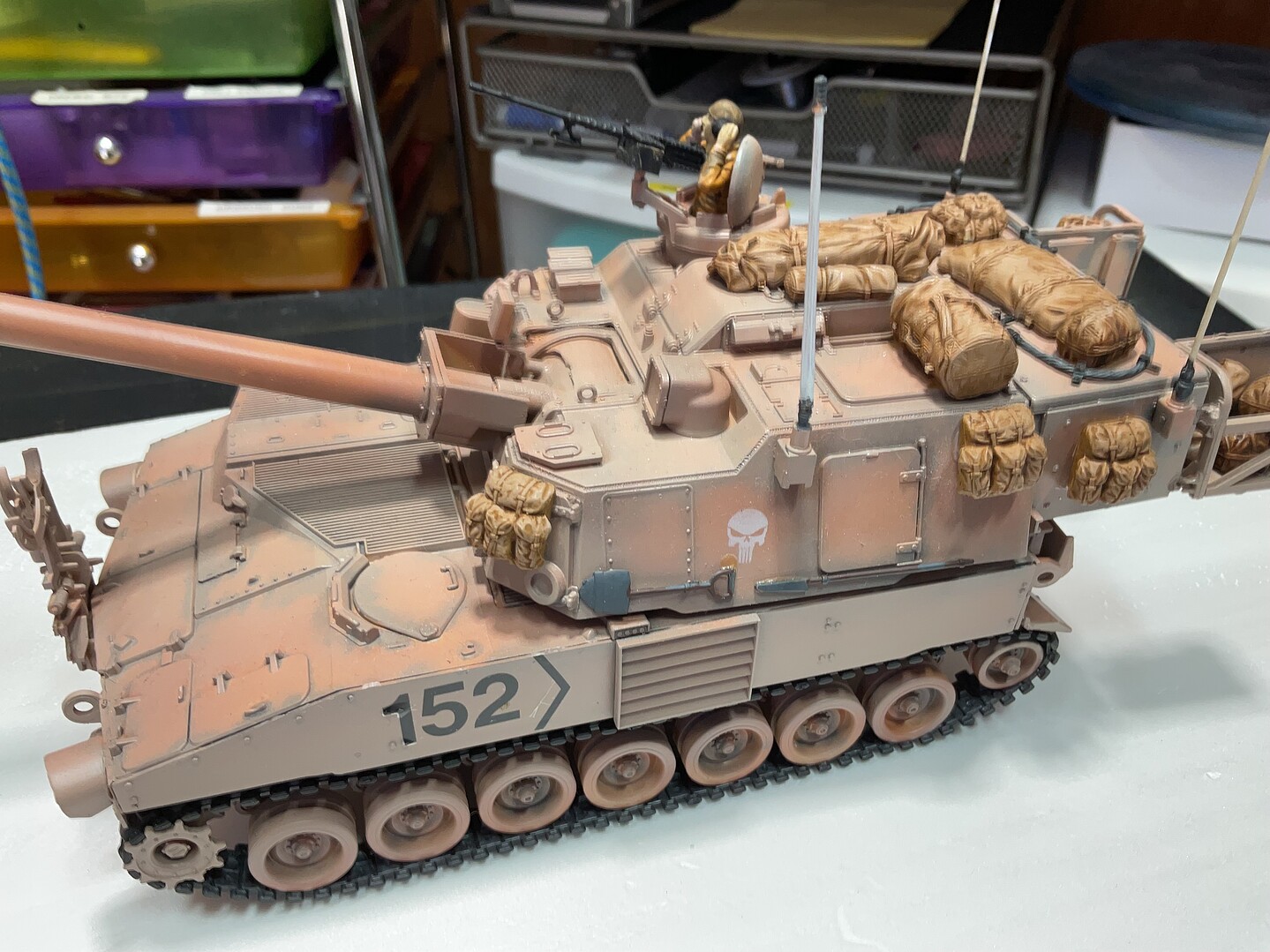 M109A6 HOWITZER PALADIN -- Plastic Model Tank Kit -- 1/35 Scale ...