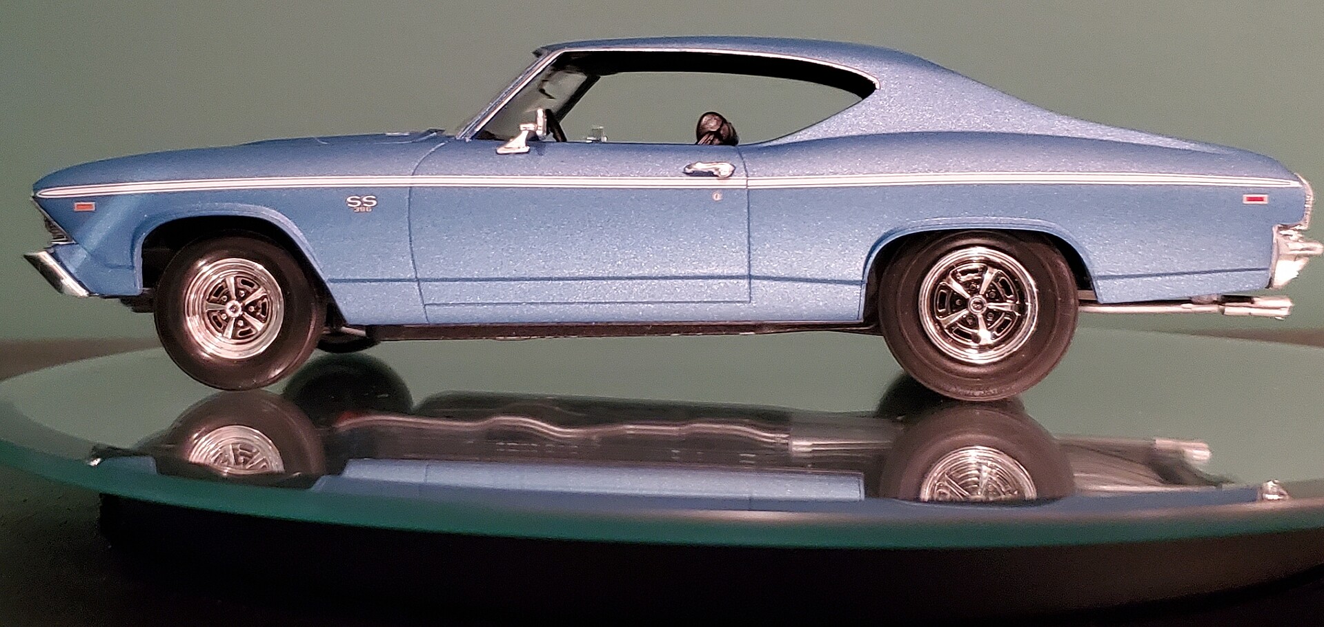 '69 Chevy Chevelle SS 396 -- Plastic Model Car Kit -- 1/25 Scale ...