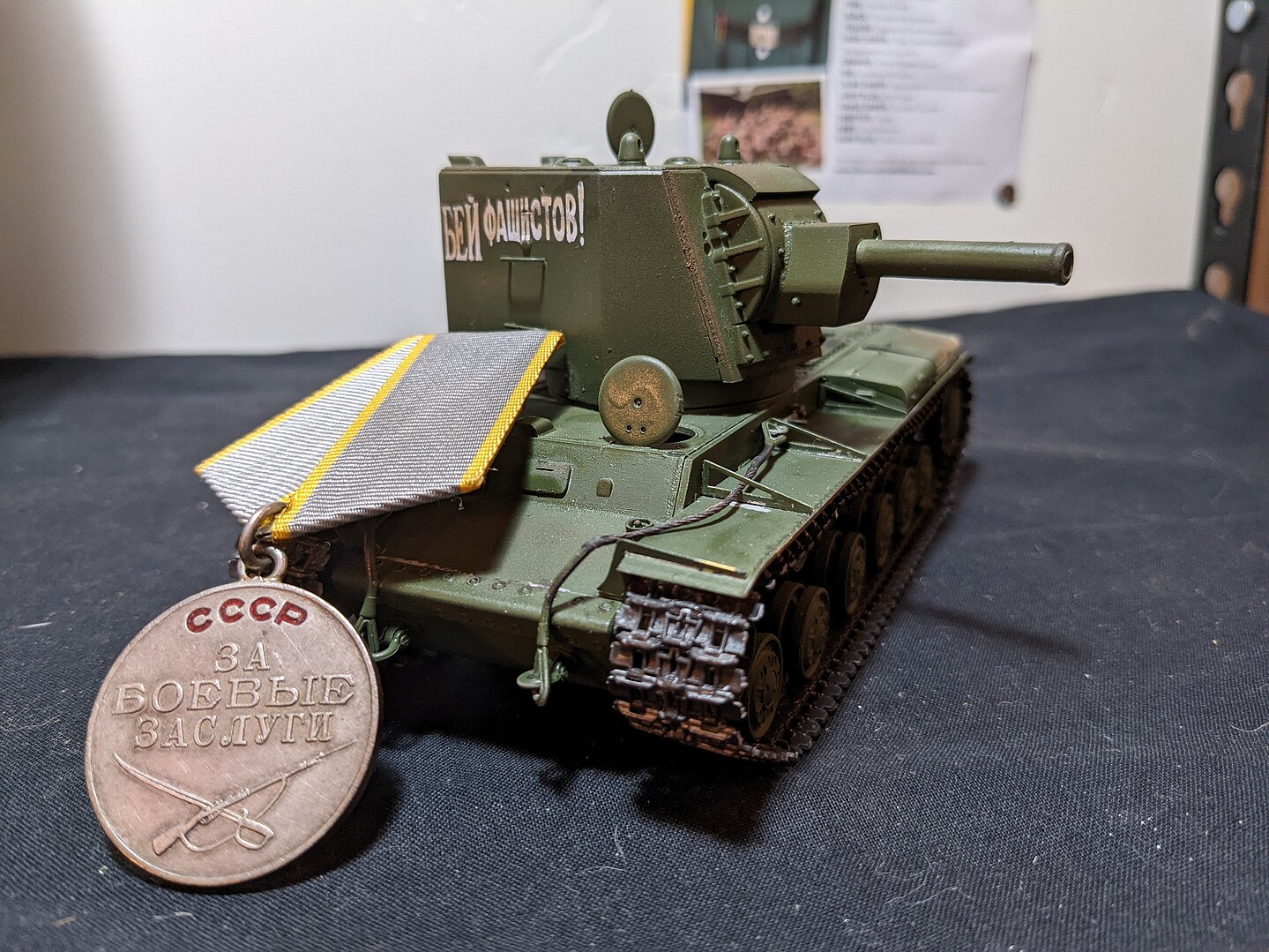 KV Russian Big Turret Tank -- Plastic Model Military Vehicle Kit -- 1/ ...