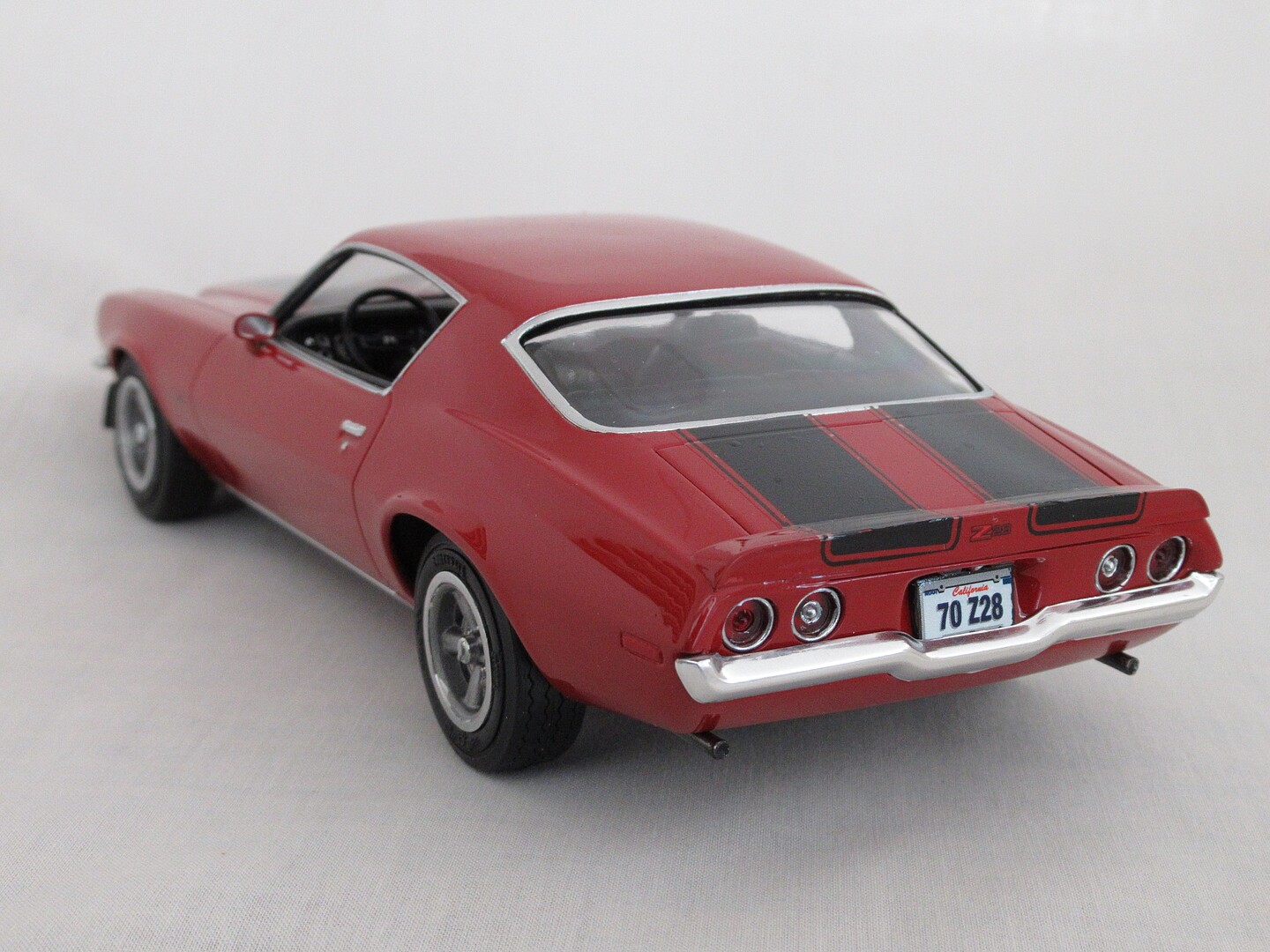 Chevy Camaro Z28 1970 1/2 -- Plastic Model Car Kit -- 1/25 Scale ...