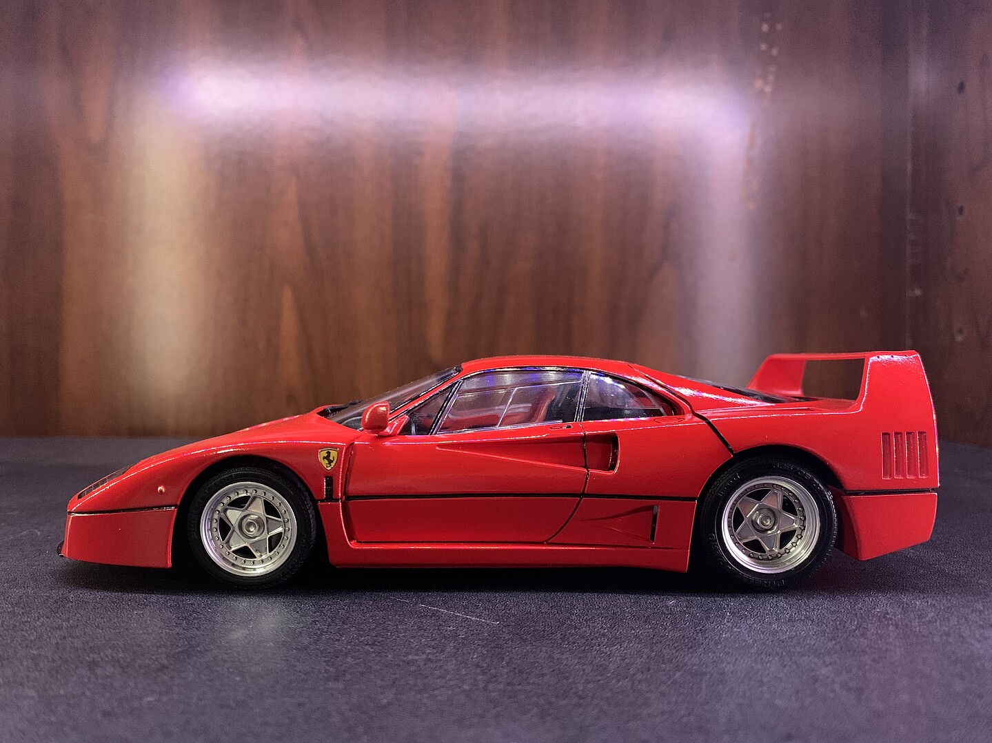 Ferrari F40 Sportscar -- Plastic Model Car Kit -- 1/24 Scale -- #24295 ...