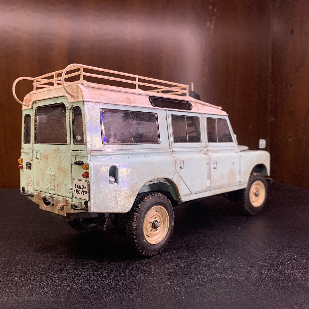 Land Rover Series III LWB Wagon w/Roof Rack -- Plastic Model Car Kit ...