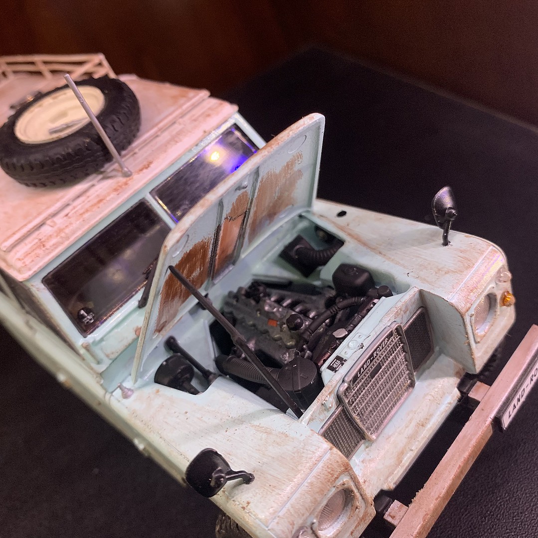 Land Rover Series III LWB Wagon w/Roof Rack -- Plastic Model Car Kit ...