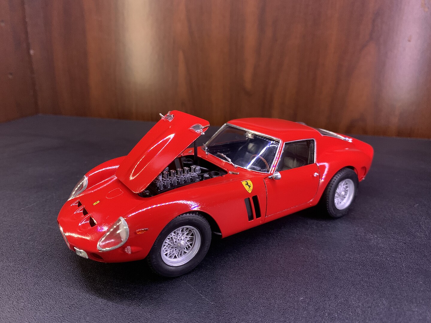 Ferrari 250 GTO Sports Car -- Plastic Model Car Kit -- 1/24 Scale ...