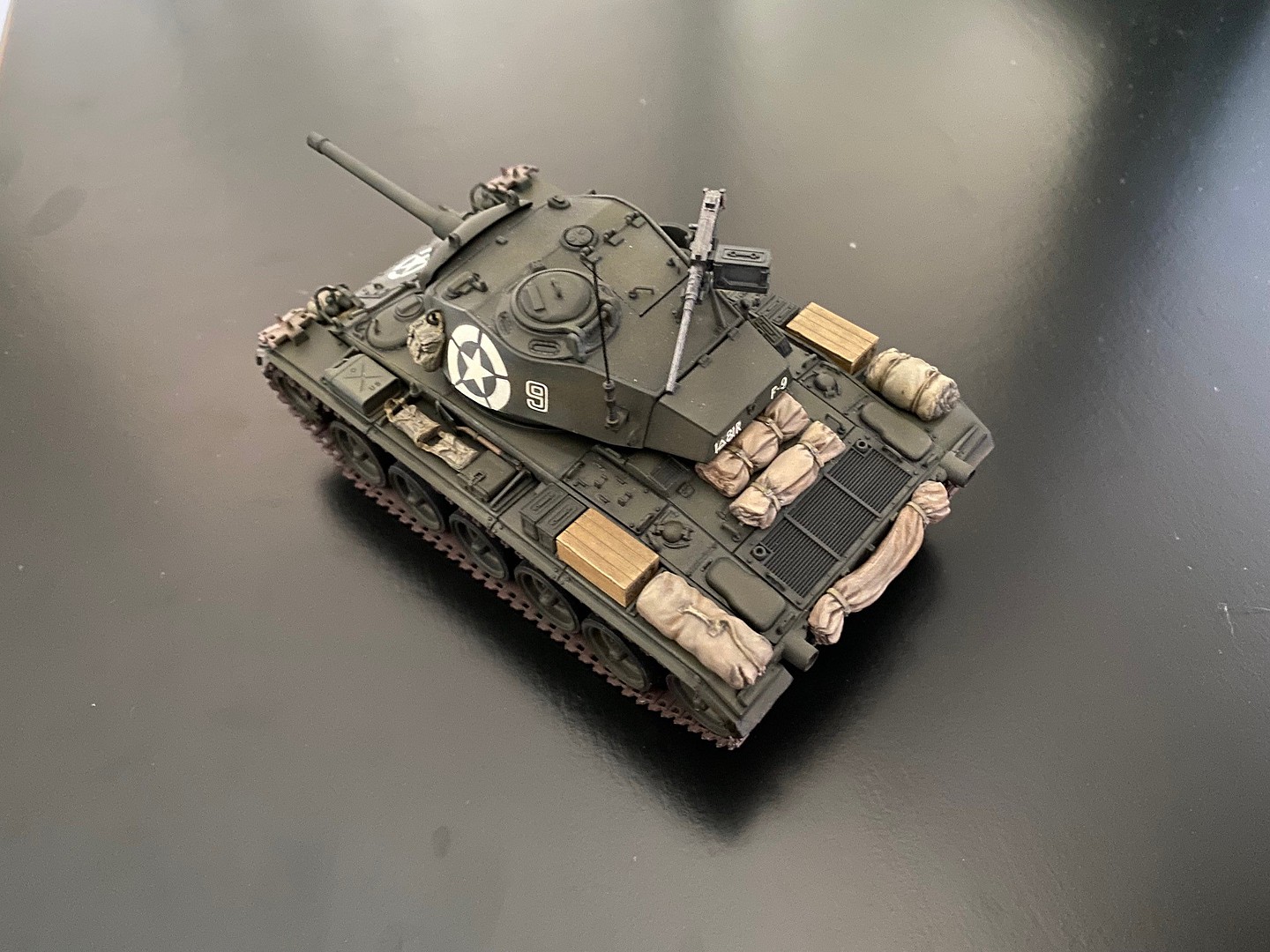 US Light Tank M24 Chaffee -- Plastic Model Military Vehicle Kit -- 1/35 ...