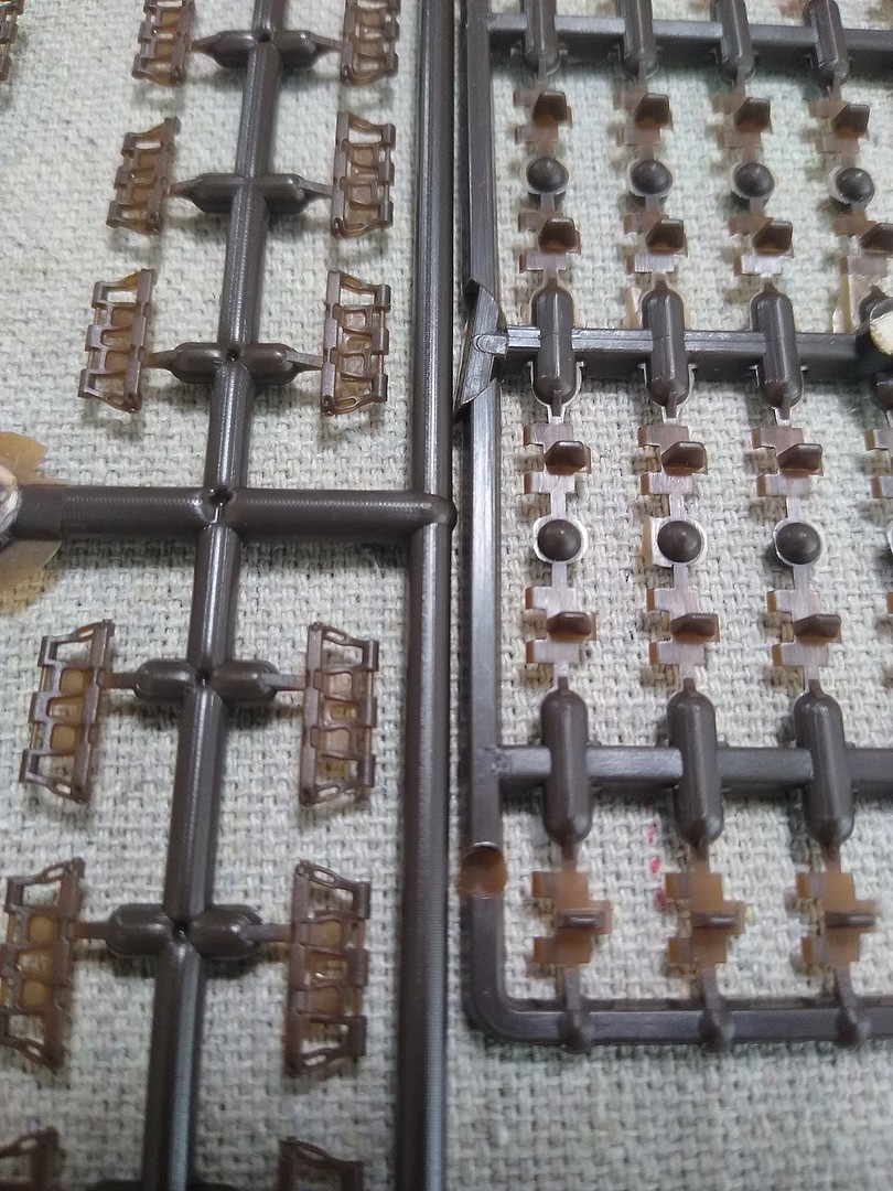 PzKpfw III Late/IV Mid 40cm Workable Track Links -- Plastic Model Tank ...