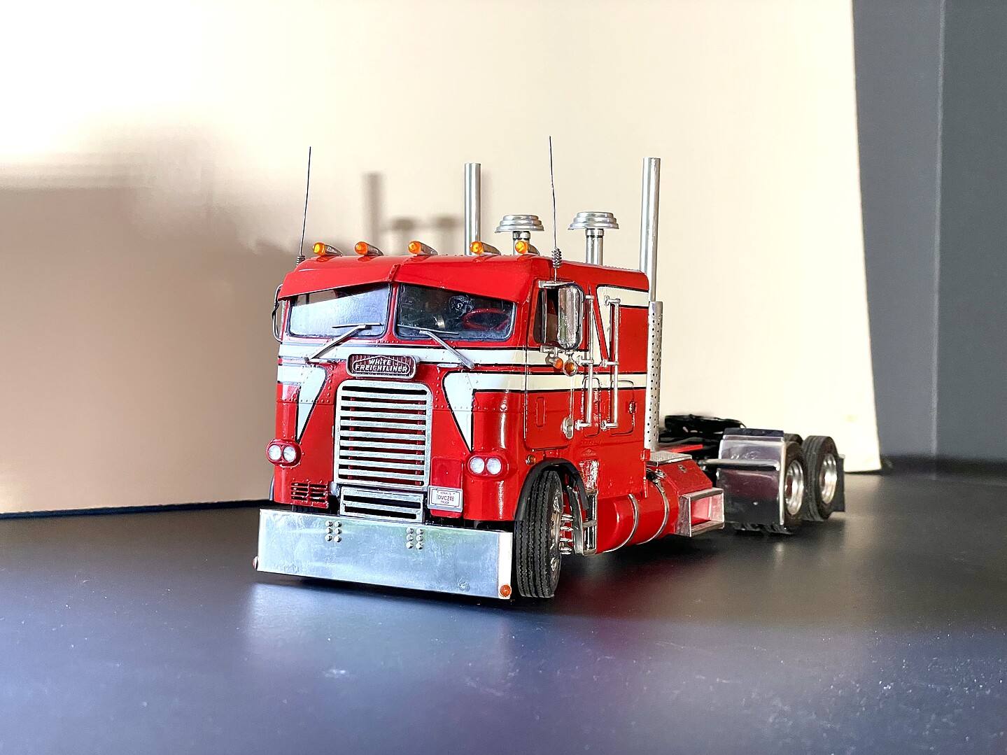 White Freightliner 2-in-1 SC/DD Cabover -- Plastic Model Truck Kit -- 1 ...