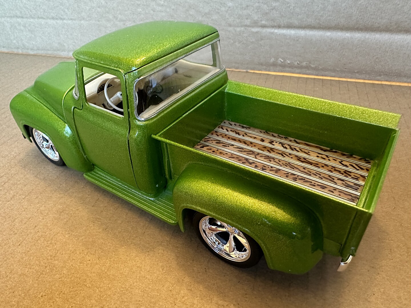 Ford FD-100 Pickup -- Plastic Model Truck Kit -- 1/25 Scale -- #854426 ...