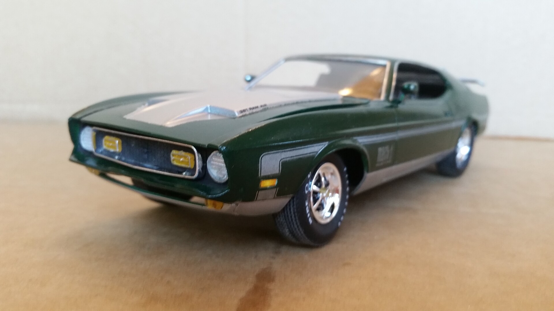 James Bond 1971 Ford Mustang Mach I -- Plastic Model Car Vehicle Kit ...