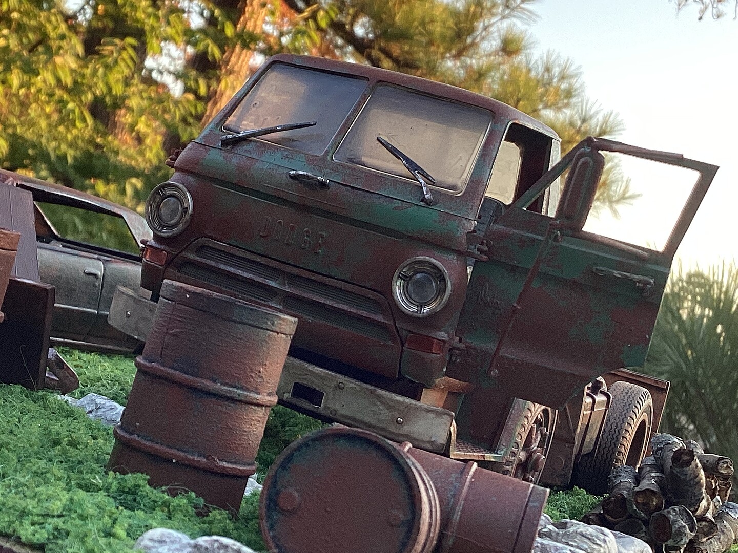 Dodge L700 Tractor with Shell Tanker -- Plastic Model Truck Kit -- 1/25 ...