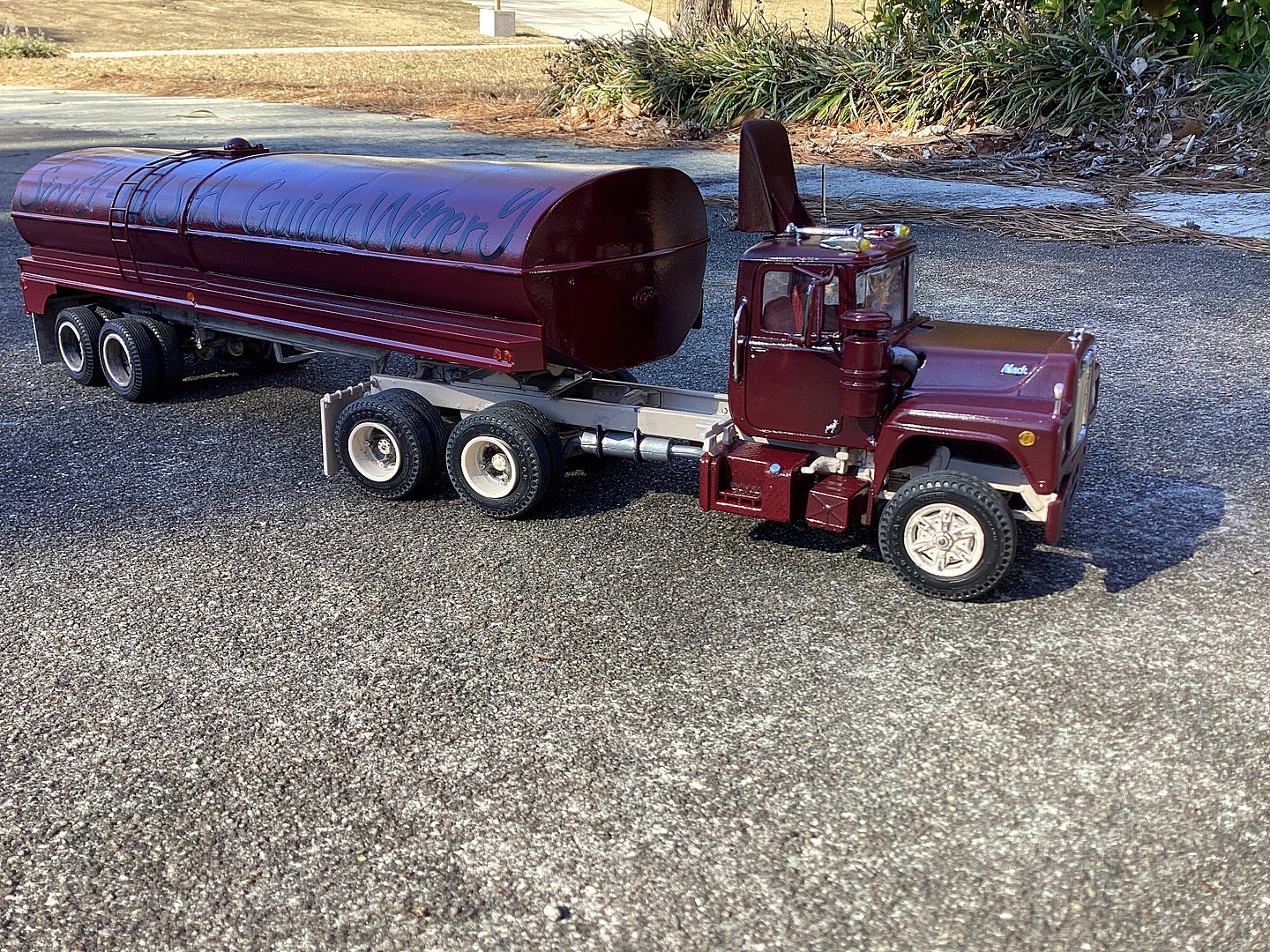 Mack R685ST Semi Tractor -- Plastic Model Truck Kit -- 1/25 -- #1039-06 ...