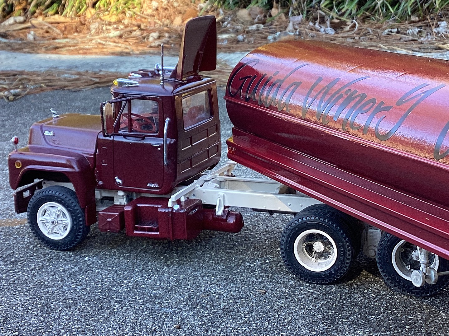 Mack R685ST Semi Tractor -- Plastic Model Truck Kit -- 1/25 -- #1039-06 ...