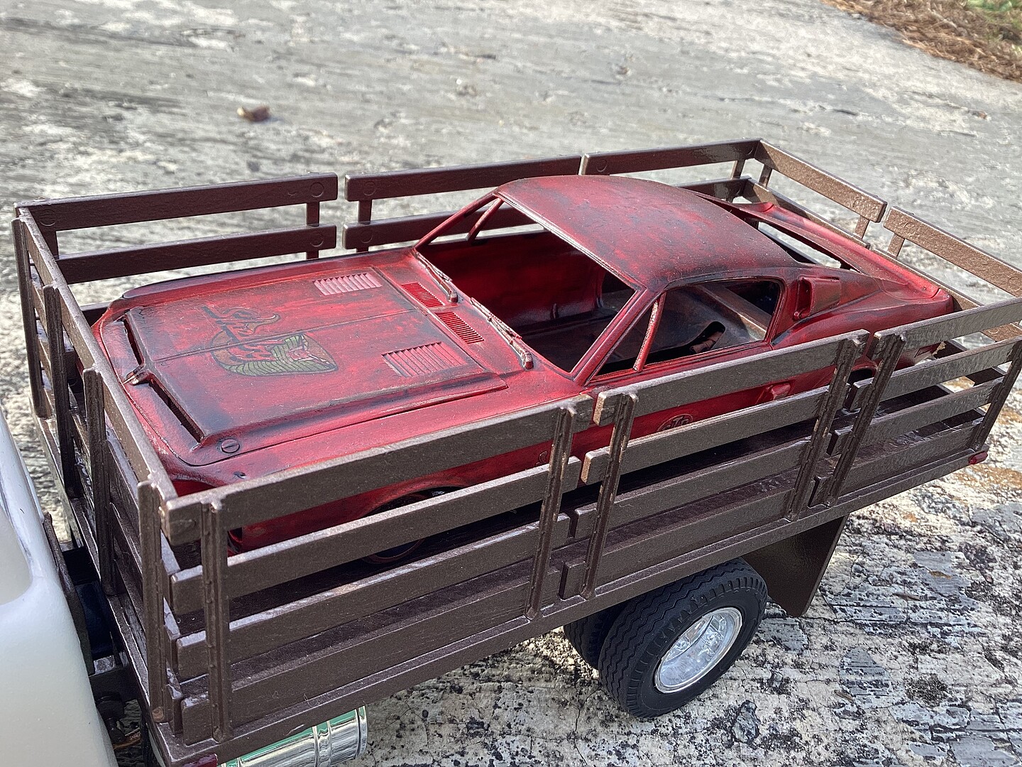 Ford Stake Bed/Coke Machine -- Plastic Model Truck Kit -- 1/25 Scale ...