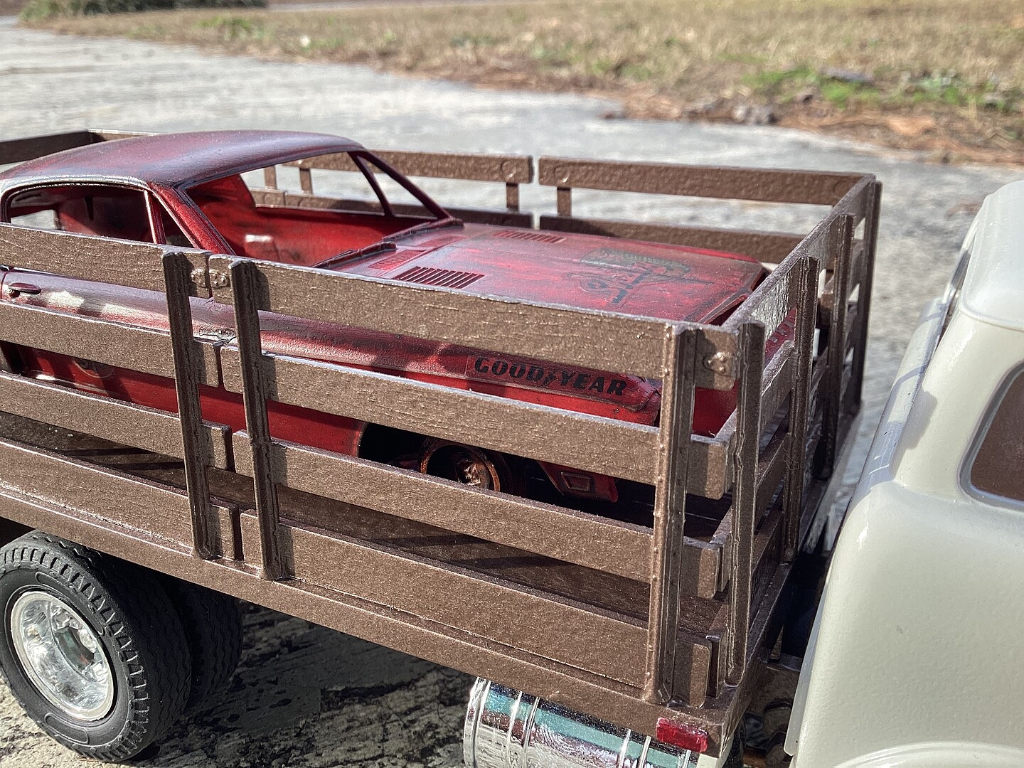 Ford Stake Bed/Coke Machine -- Plastic Model Truck Kit -- 1/25 Scale ...