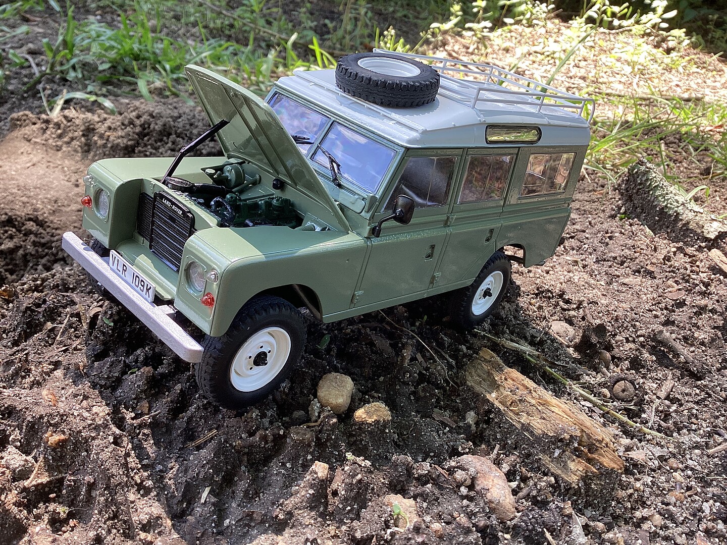 1/24 Land Rover Series III -- Plastic Model Truck Kit -- 1/24 Scale ...