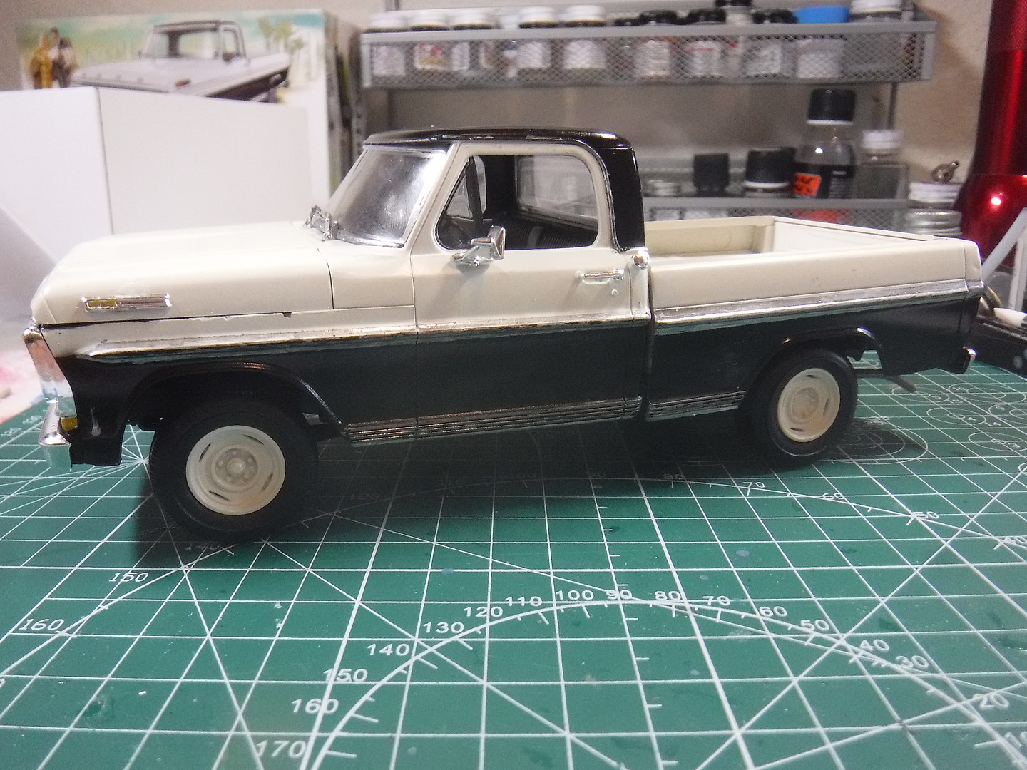 1972 Ford Sport Custom Pick-Up -- Plastic Model Truck Kit -- 1/25 Scale ...