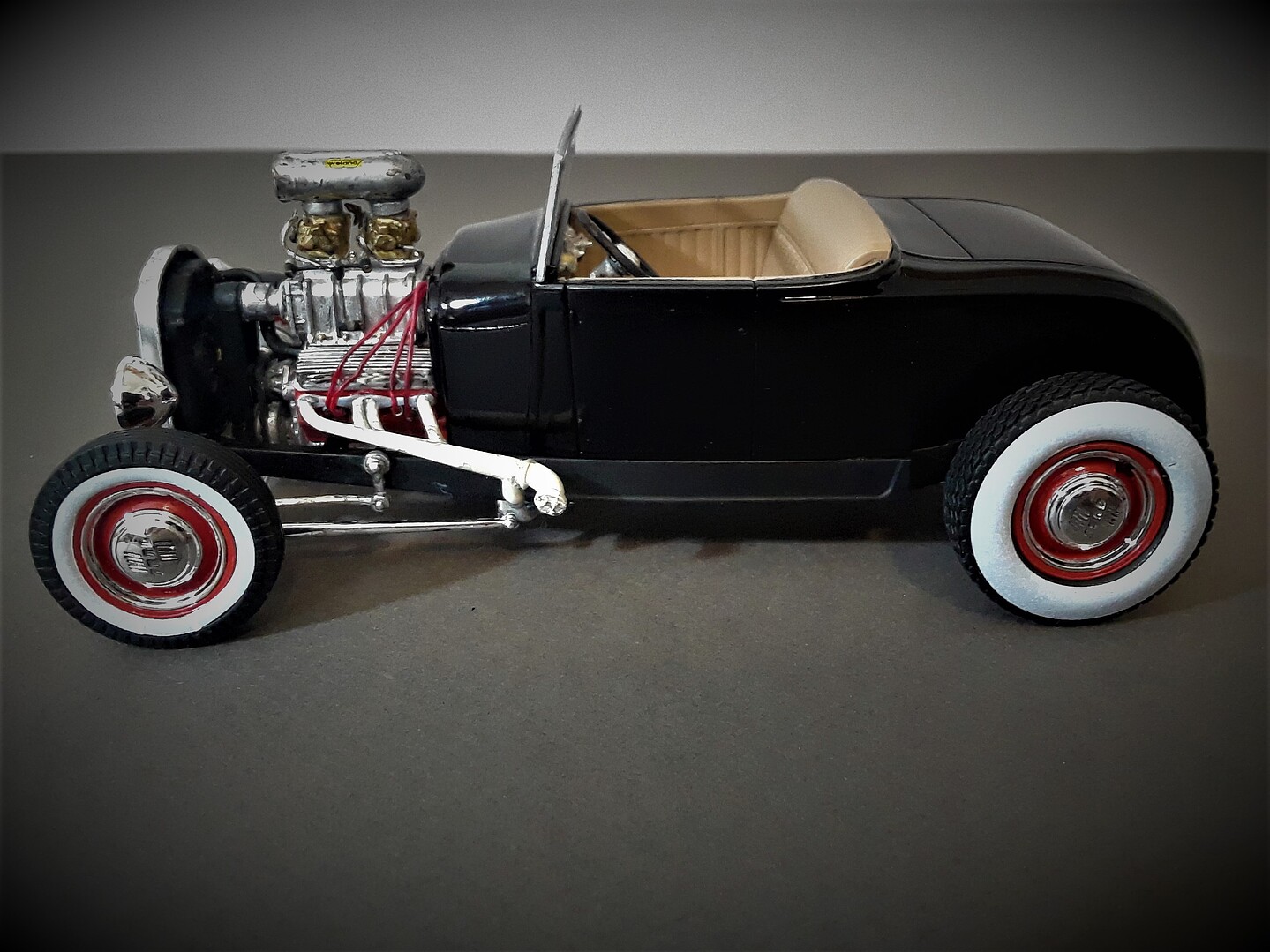 1929 Model A Roadster -- Plastic Model Car Kit -- 1/25 Scale -- #854463 ...