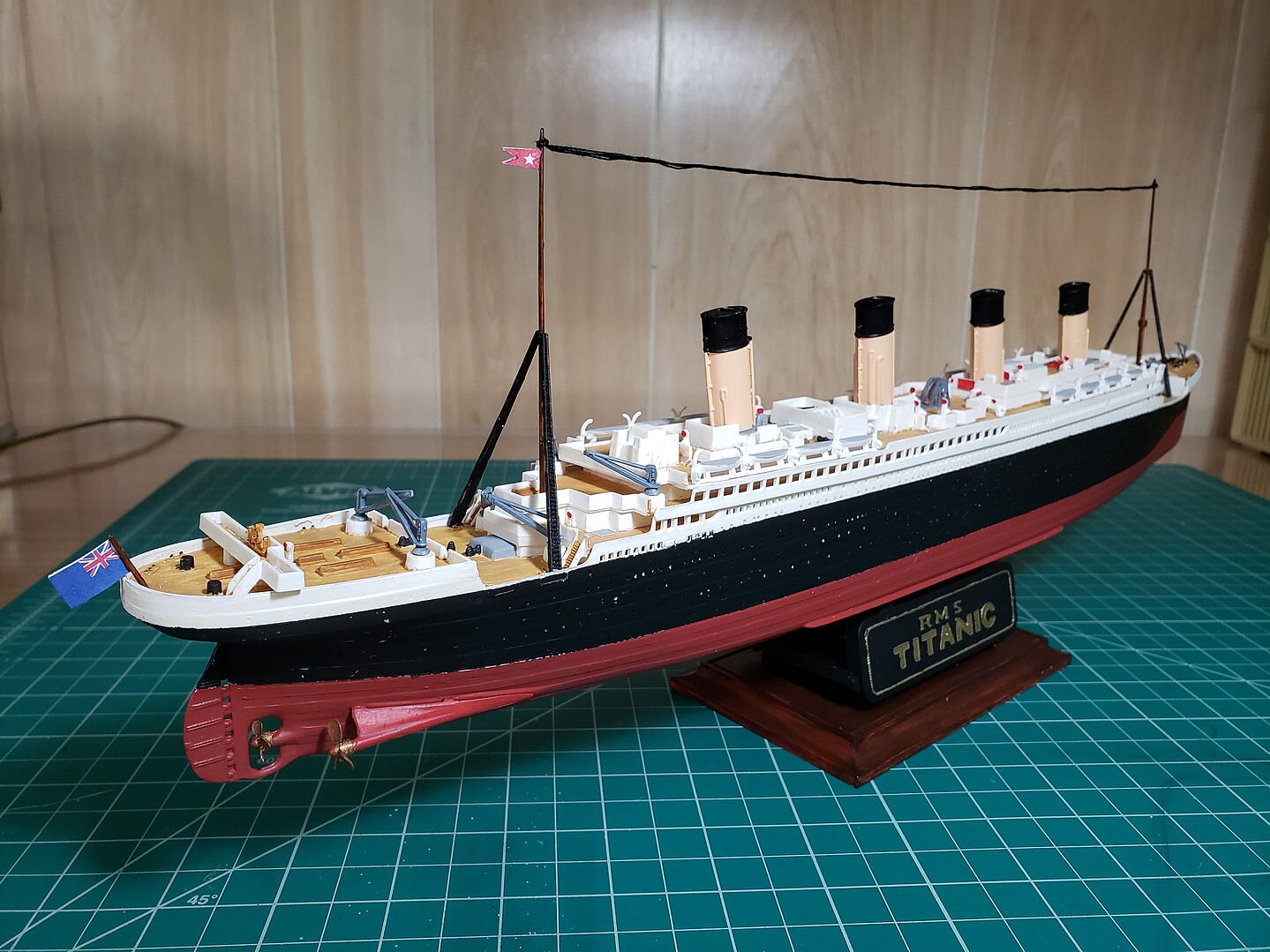 RMS Titanic Ocean Liner -- Plastic Model Commercial Ship Kit -- 1/570 ...