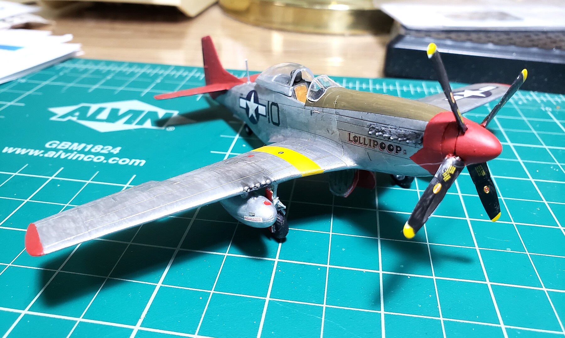 P-51D Mustang -- Plastic Model Airplane Kit -- 1/72 Scale -- #01004 ...