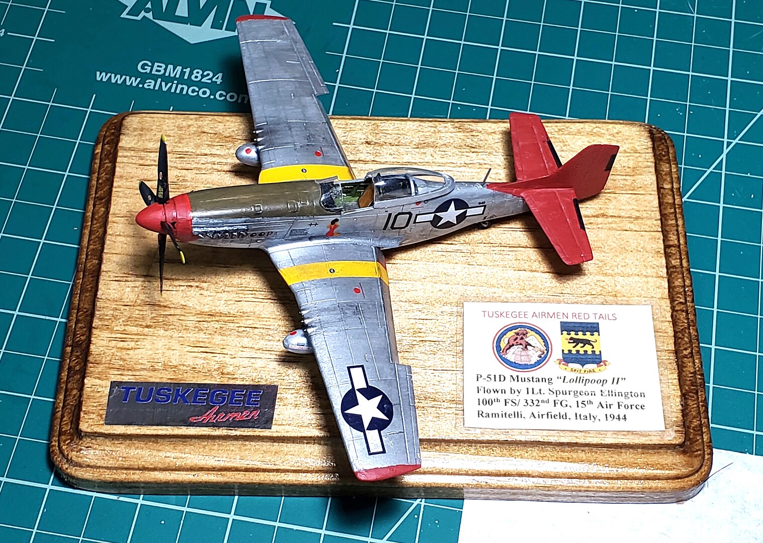 P-51D Mustang -- Plastic Model Airplane Kit -- 1/72 Scale -- #01004 ...